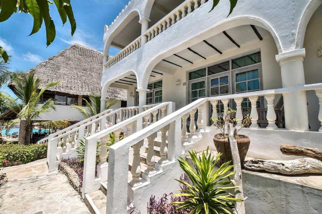 JACARANDA BEACH RESORT WATAMU - Kimbikimbi Safari